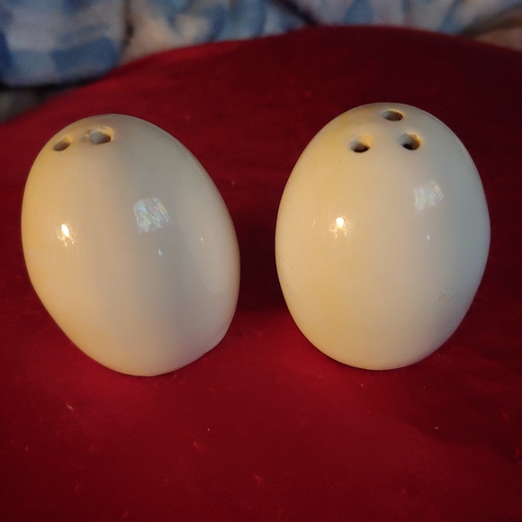 Kitchen | Rare Vintage Egg Saltpepper Shakers | Poshmark